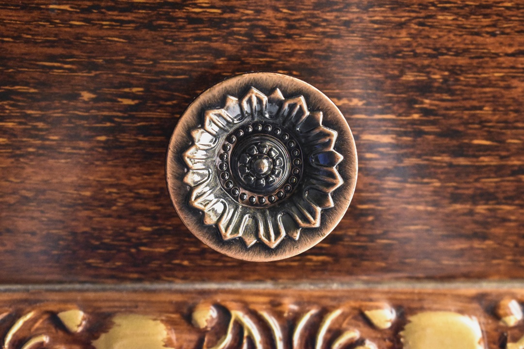How to Use Bronze Hardware Throughout Your Home